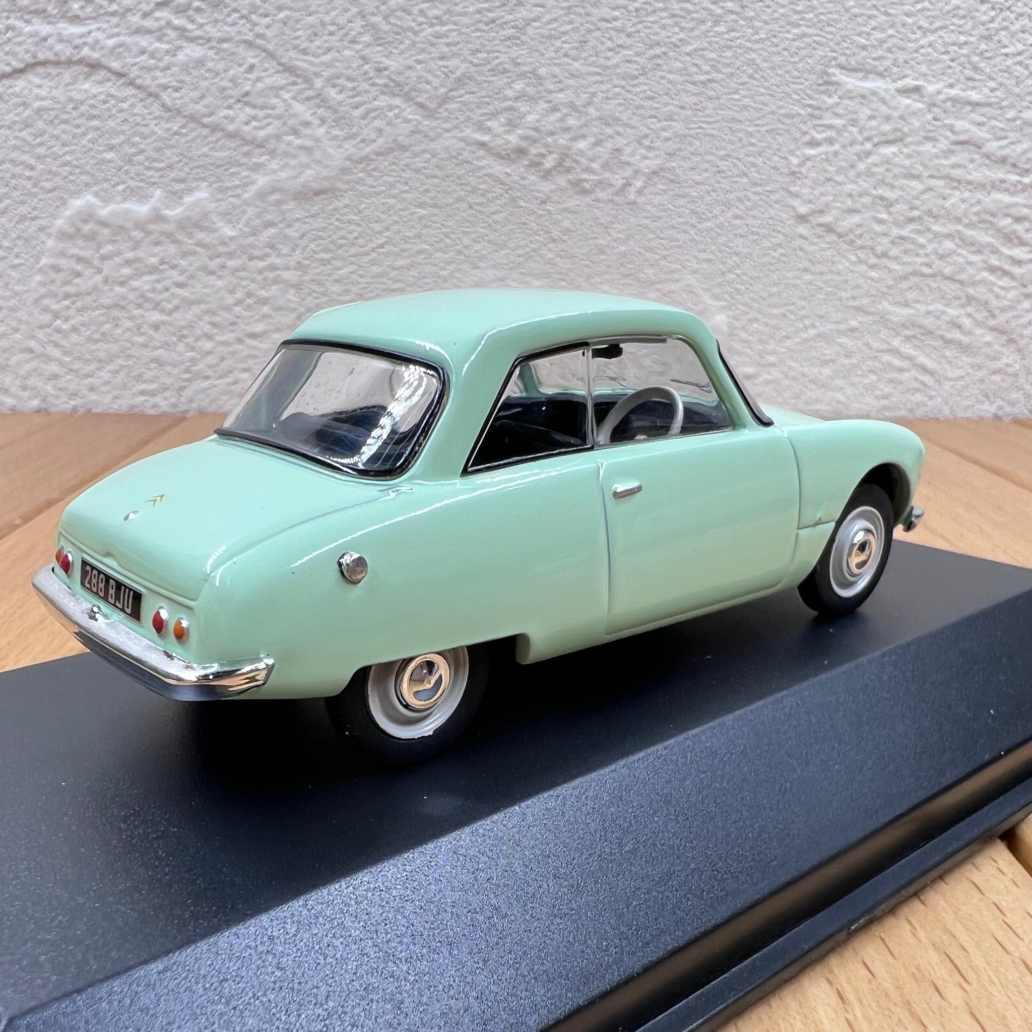 1/43 Scale 1960 Citroën 2CV Bijou Diecast Model Car – old boy hobby