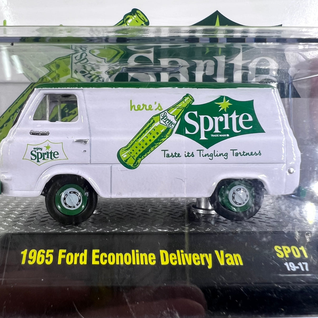 1/64 Scale 1965 Ford Econoline Van Diecast Model – old boy hobby