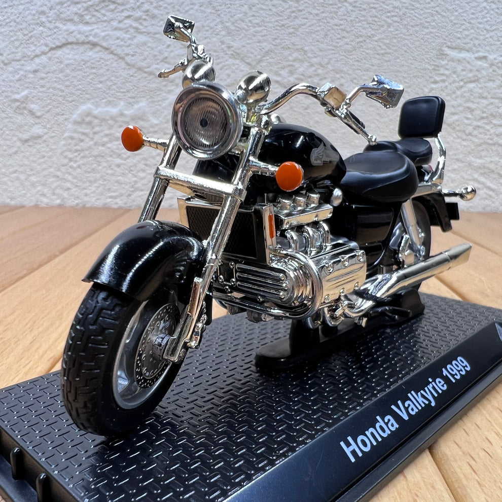 1/24 Scale 1999 Honda Valkyrie Diecast Model Motorcycle – old boy hobby
