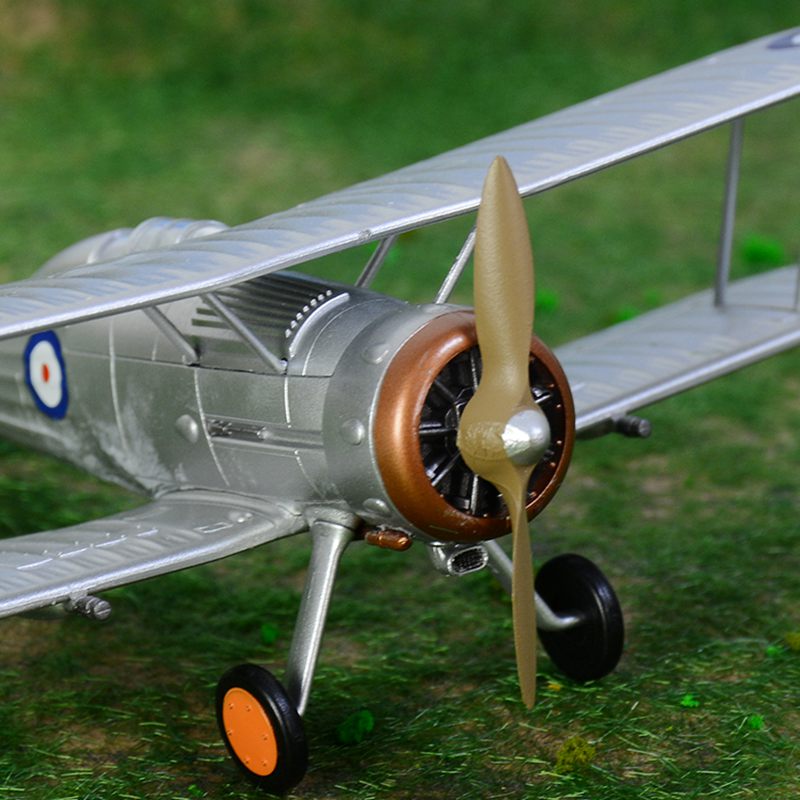 Gloster Gladiator biplane fighter SS.37 aircraft pre-built 1/72 scale ...