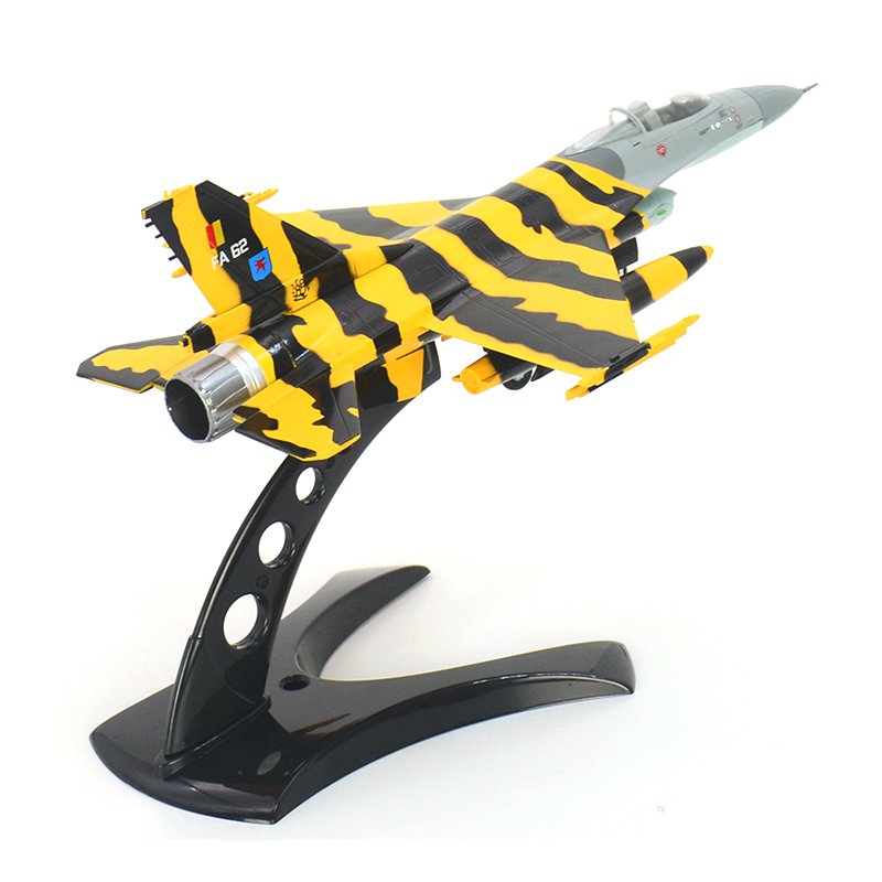 F-16A Fighting Falcon multirole fighter aircraft pre-built 1/72 scale ...